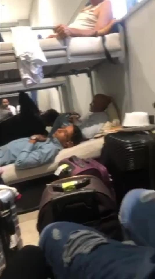 صور/احتجاز قرابة 40 تونسي في مطار بلغراد في صربيا | Hakaekonline | حقائق اون لاين